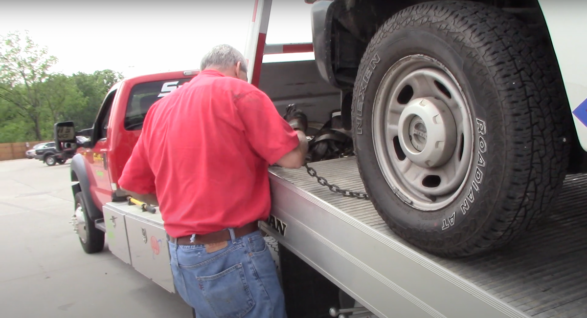 Off-Loading a Truck – Smith's Towing